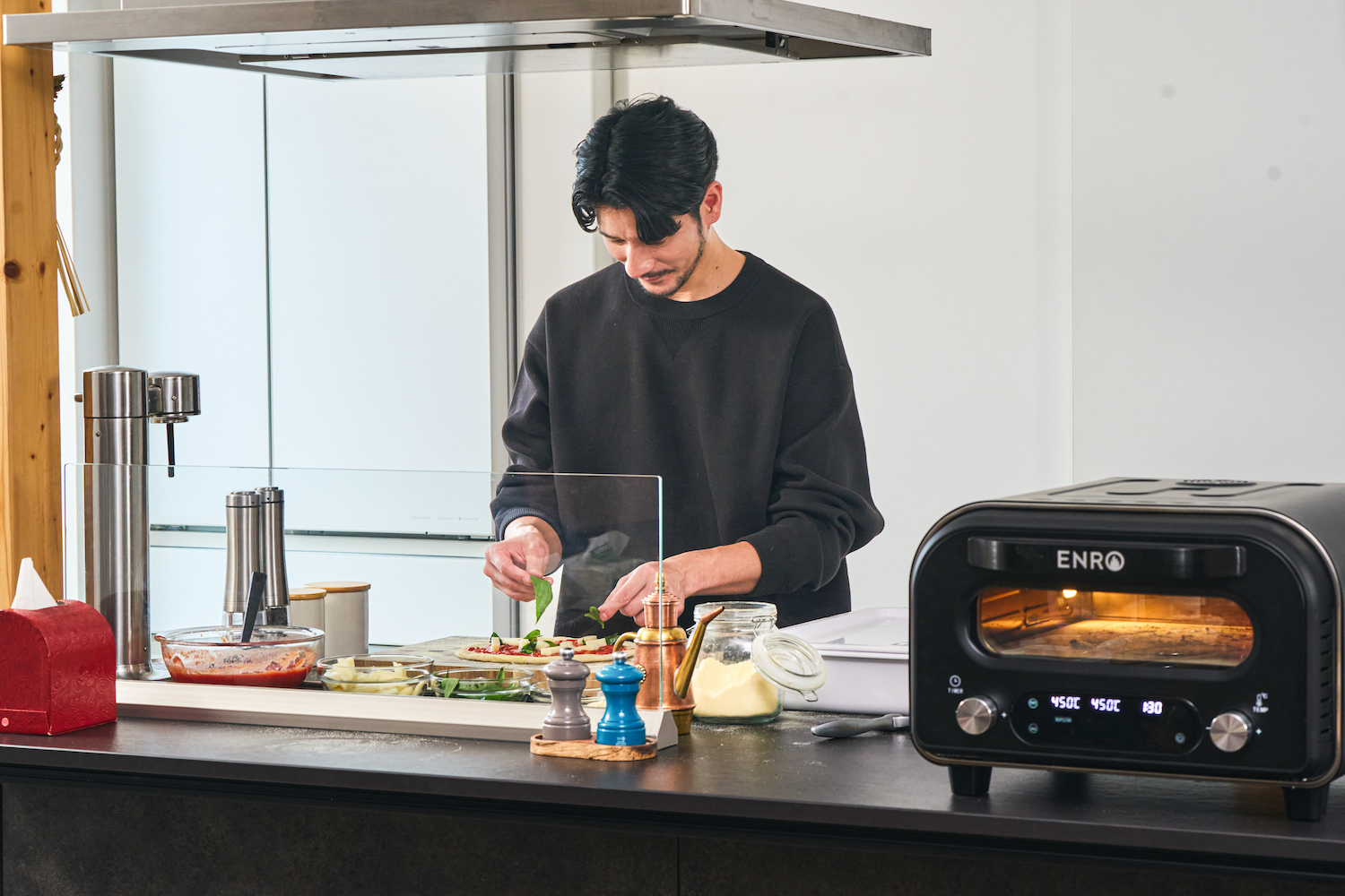 【初回分、即日完売の大反響！】最大450℃の家庭用ピザ窯 ENRO『電気式窯焼マスター』で、お店の味を自宅で再現！ - ハピキャン｜キャンプ・アウトドア情報メディア